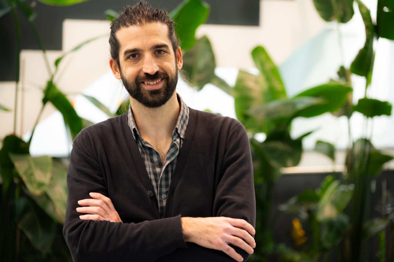 Stamatis Papathanasiou receives the 2024 EACR-Mark Foundation-Pezcoller ...